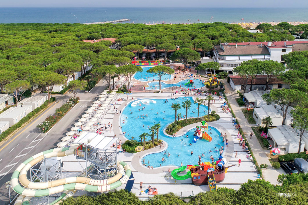 Campsites Italy | 4 and 5 stars with water park | Campings.Luxury
